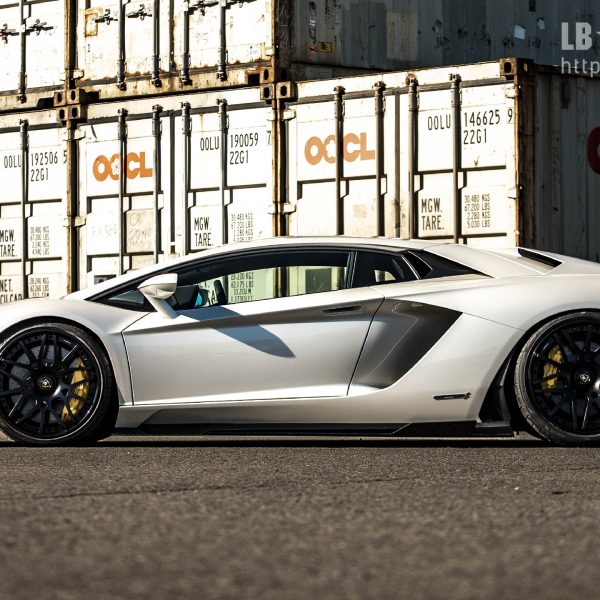 Liberty Walk Lamborghini Aventador Body Kits
